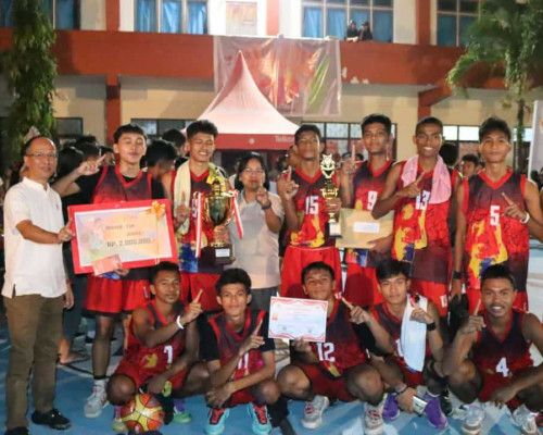 UT Ambon Beri Ratusan Beasiswa Bagi Atlet Berprestasi | Ambon Terkini