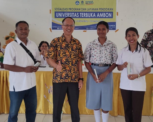 Kuliah di UT Ambon Kades dan Ketua BPD Bebas 50 SKS | Ambon Terkini